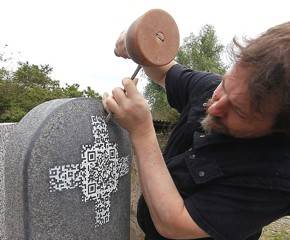 gedenken-gestalten.de | QR-Grabstein | QR-Code Friedhof | Wir gestalten ...